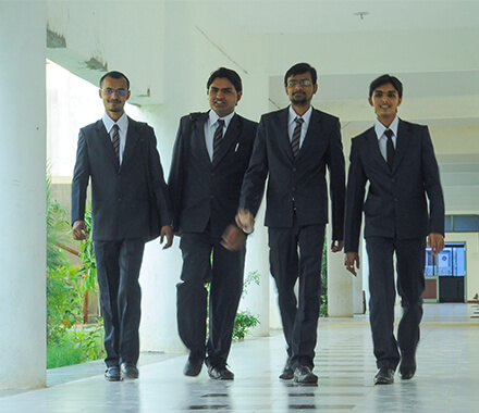 TOP MBA College in Gujarat For Business Management | SPU University